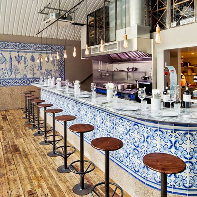 Restaurant Bar Counter Designs Ideas, Dimensions & Images